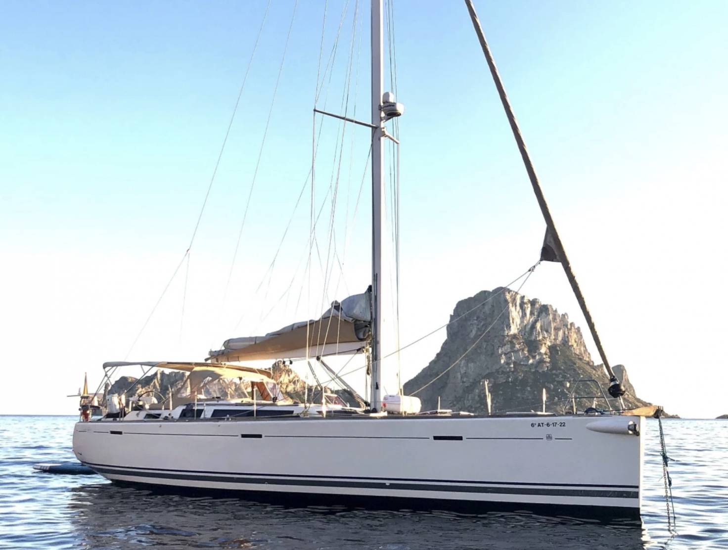 Diez planes para navegar este verano por las islas Baleares